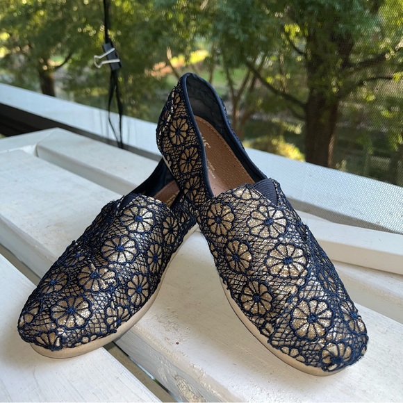 Toms | Shoes | Toms Navy Crochet Floral Boho Pattern Over Gold Womens ...